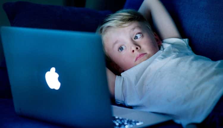 How Symptoms Of Too Much Screen Time Increase Possibility Of ...