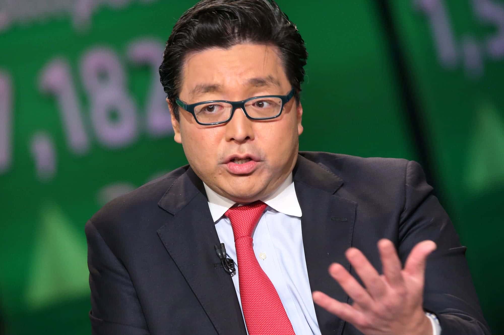 Tom Lee’s Bullish Predictions: S&P 500 Nears Year-End Target Amidst ...
