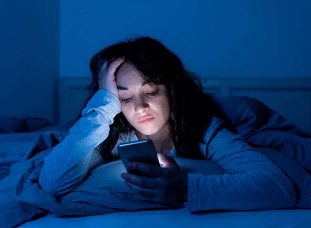 How Too Much Screen Time Causes People To Lose Sleep After Staying Up ...